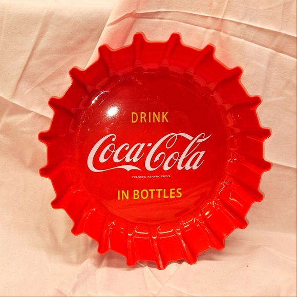 Coca Cola | Kitchen | Large Plastic Cocacola Coke Bottle Cap Serving ...